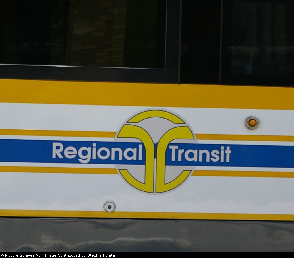 SACRAMENTO REGIONAL TRANSIT HERALD ON LRV